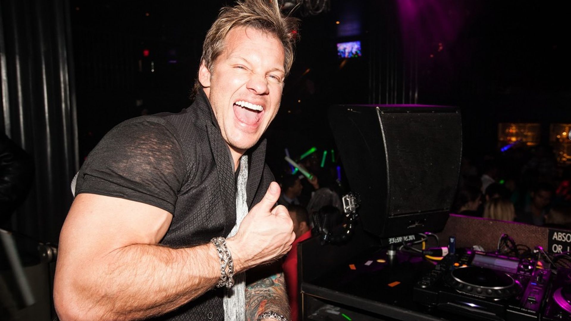 Chris Jericho pobił fana, który włamał się do jego busa koncertowego ...