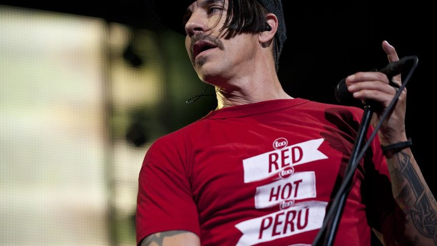 Red Hot Chili Peppers w utworze We Turn Red - Antyradio