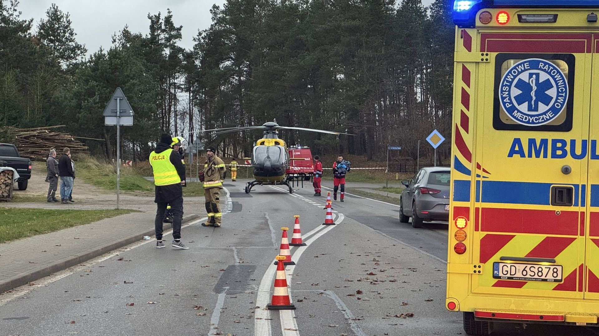 Seat uderzył w 15-latki na pasach. Dramatyczny wypadek, lądował ...