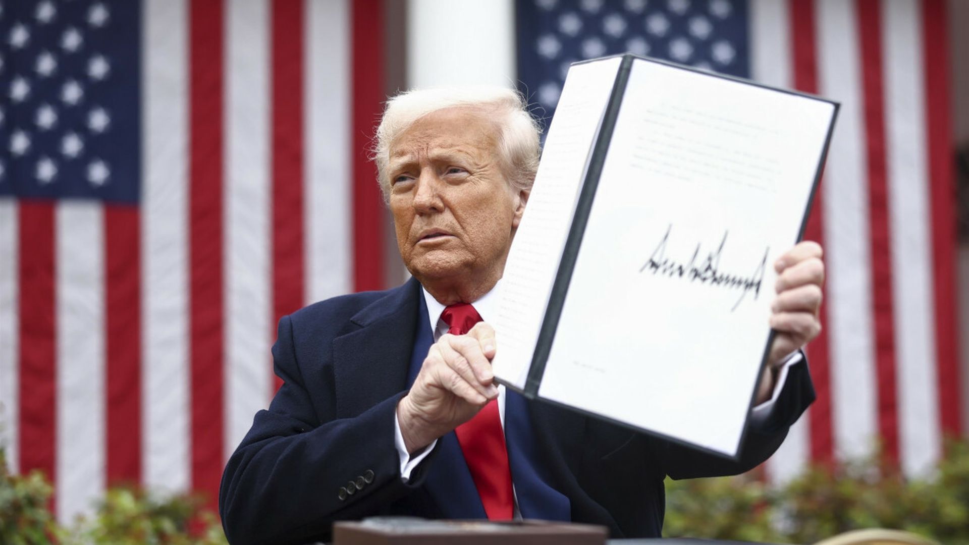 Trump ogłosił wyższe cła na towary z całego świata, w tym 20 proc. na ...