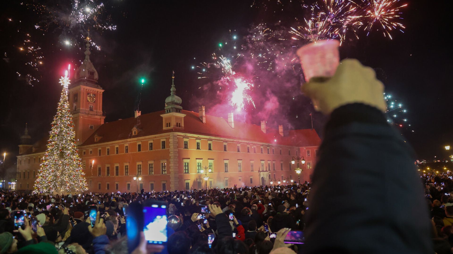 Sylwester Warszawa 2023. Kluby, z dziećmi, w kinie. Gdzie iść na ...