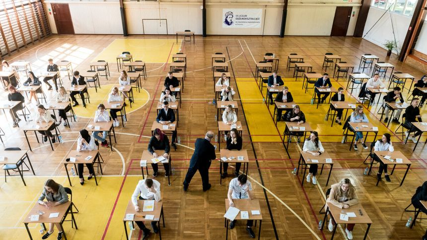 Matura 2026 z jedną nowością. Kolejne egzaminy już poza szkołami ...